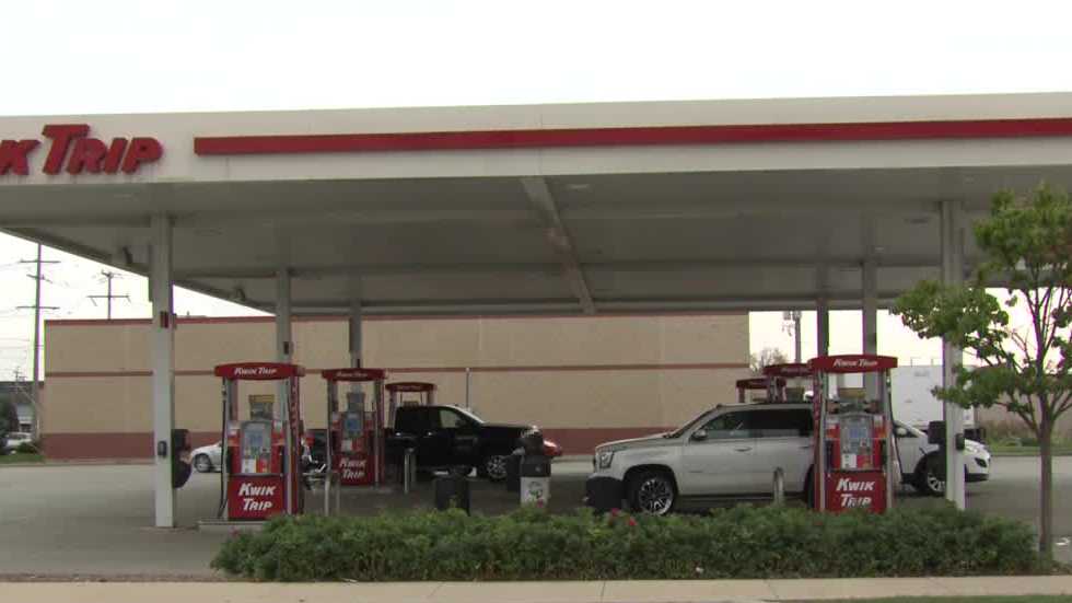 Milwaukee gas prices rise higher than one month and one year ago