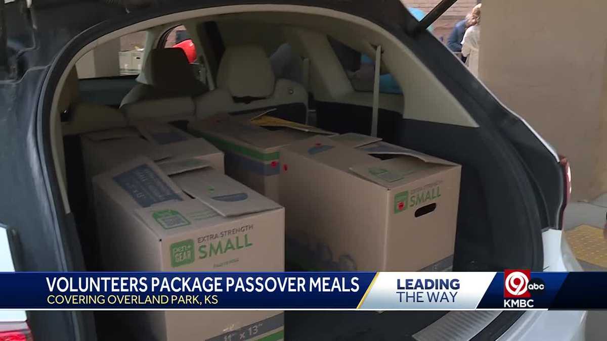 Volunteers package Passover meals in Overland Park