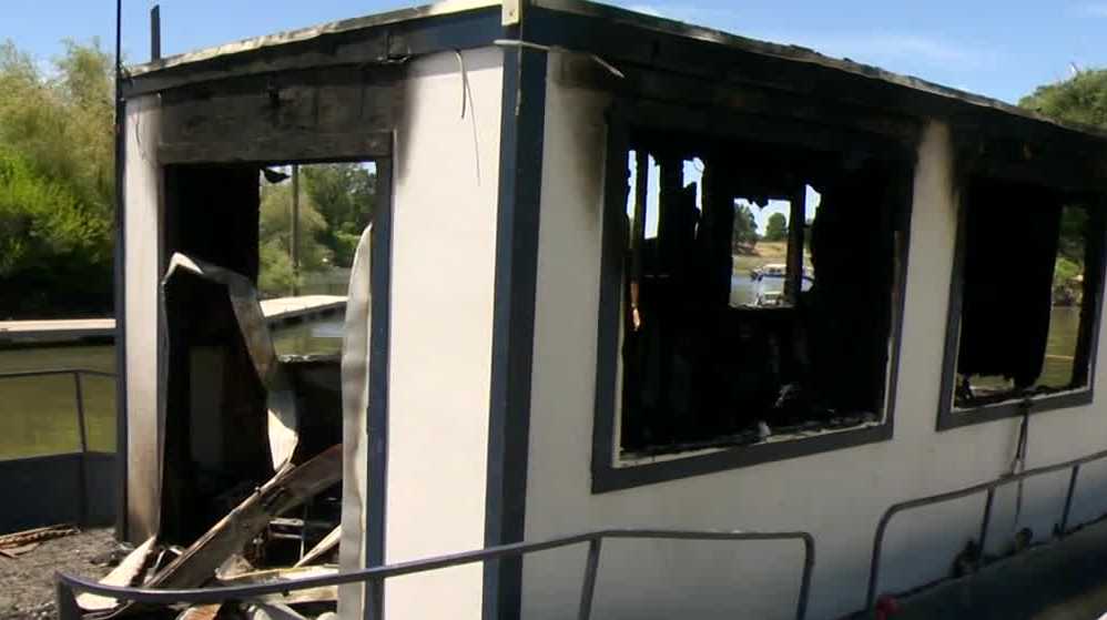 Sacramento firefighters extinguish houseboat fire on American River