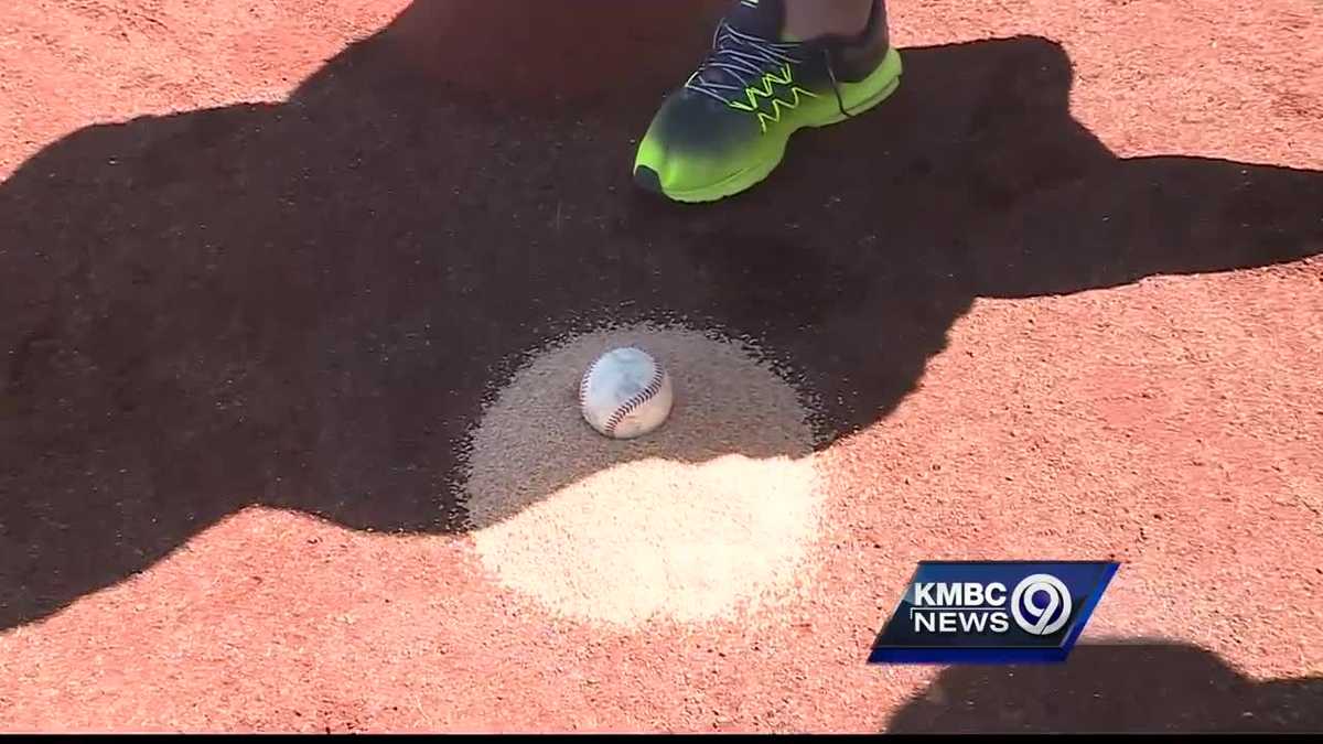 Royals' grounds crew has plan when rain's in forecast