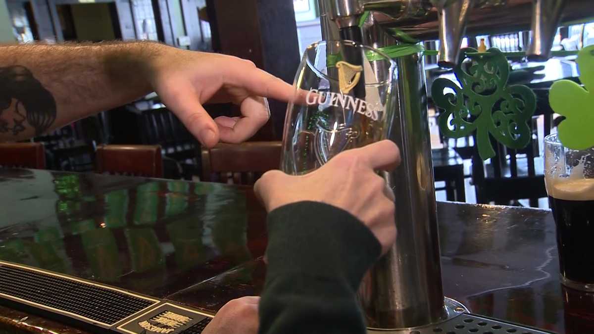 Is there a proper way to pour a Guinness? Bartender explains