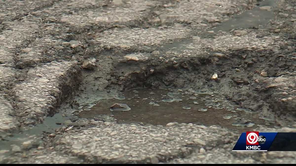 Early snow challenges KC road crews still filling potholes from last winter