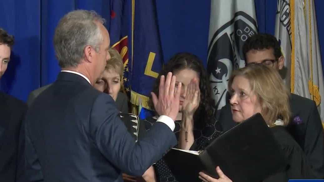 Louisville mayor sworn in for final term