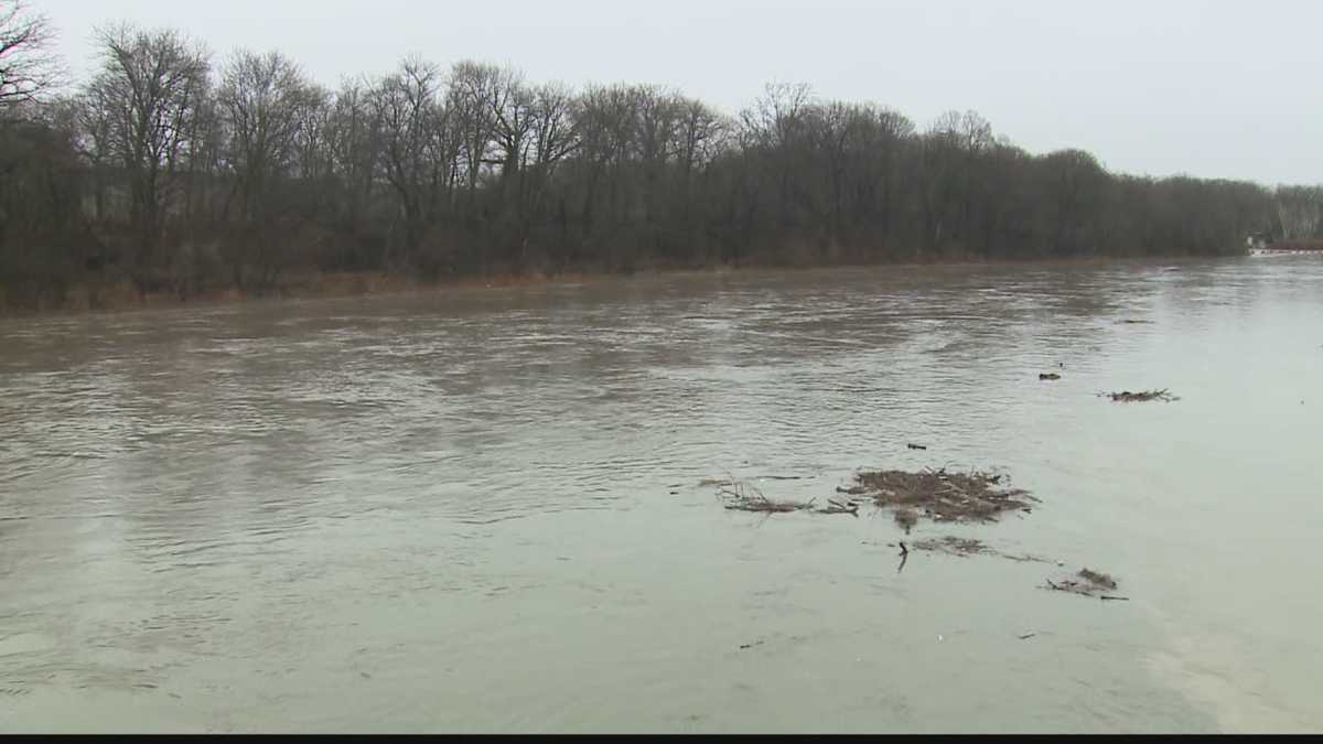 Flood warning issued as Milwaukee River rises