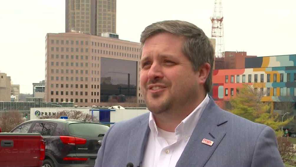 Governor meets with Perry city leaders on closing Tyson plant