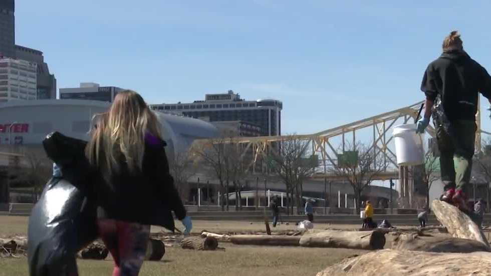 Volunteers help crews pick up trash, debris leftover from Ohio River ...