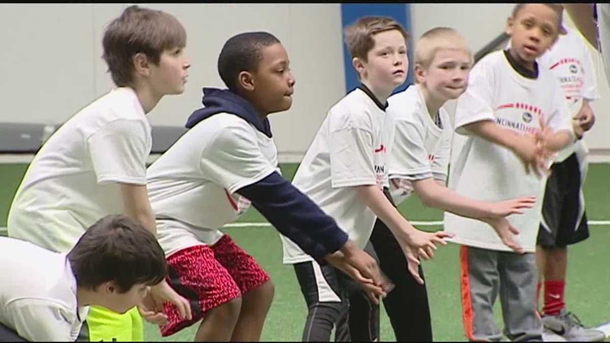 UC alum Connor Barwin returns to Cincinnati for football camp