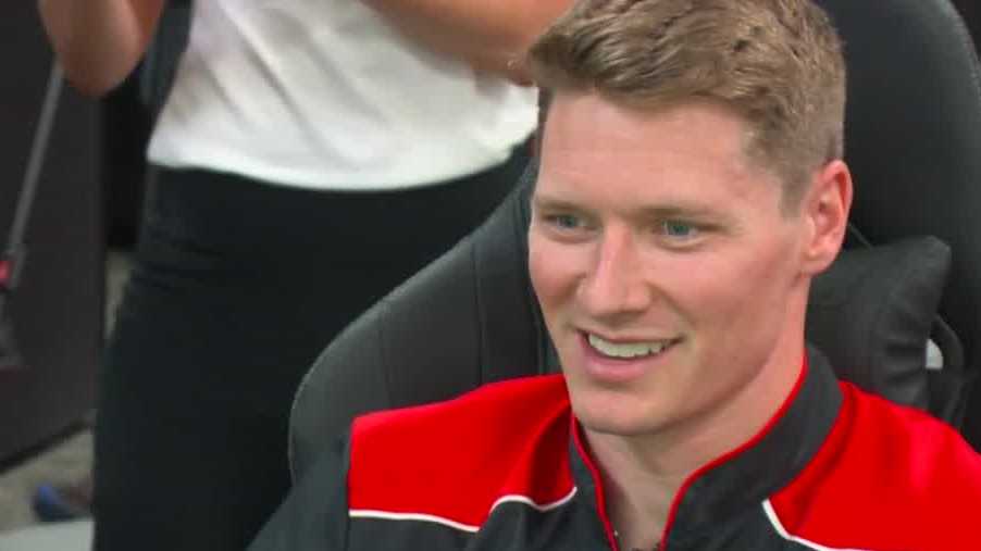 IndyCar star Josef Newgarden shows off gaming skills in Iowa