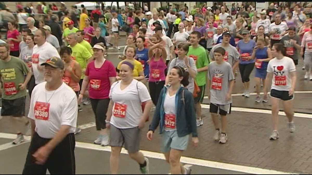 Recovering addict trains for 10K with mom by side