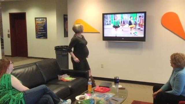 Randi doesn't let pregnancy stop Irish jig