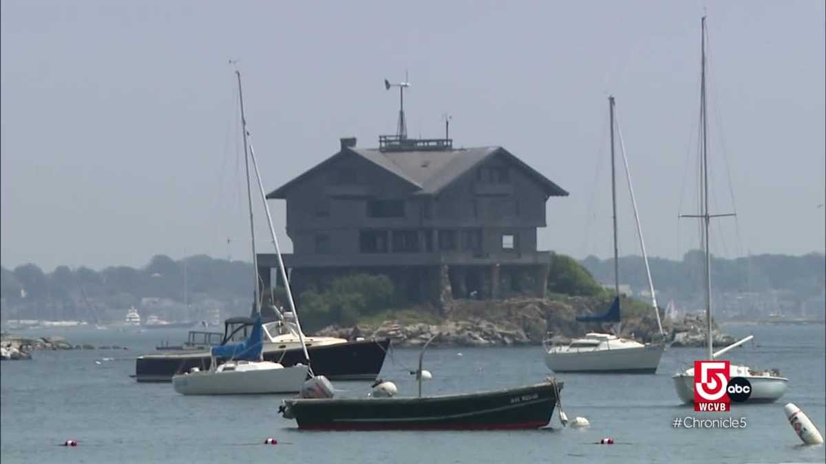 The Clingstone House sits on its own tiny island off of the Jamestown ...