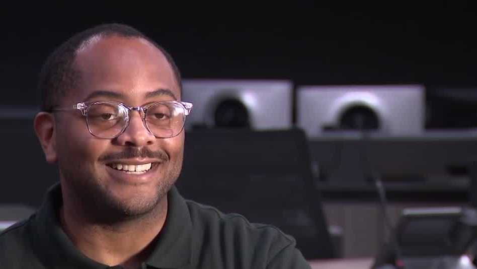 Louisville 911 dispatcher helps couple deliver baby over the phone