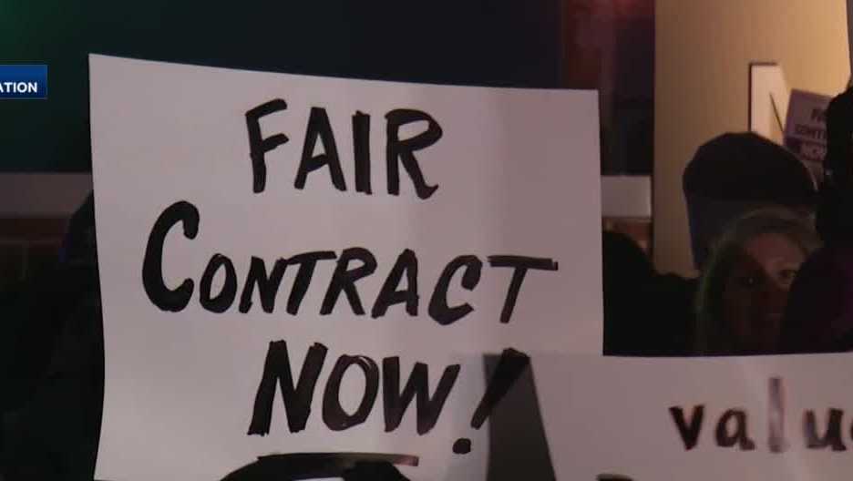 Teachers protest contract negotiations in Middletown