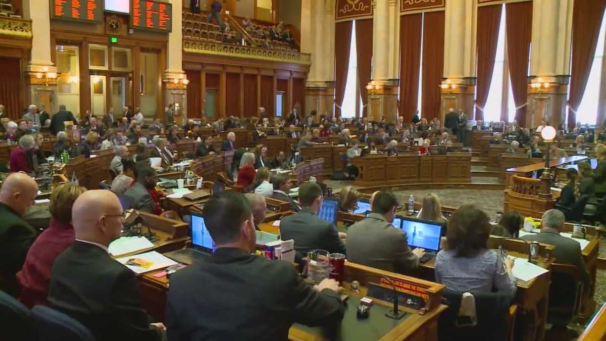 Iowa lawmakers talk gas tax increase