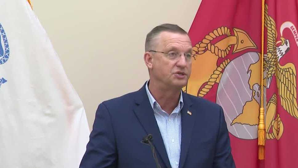 Doug Collins visits Des Moines veterans