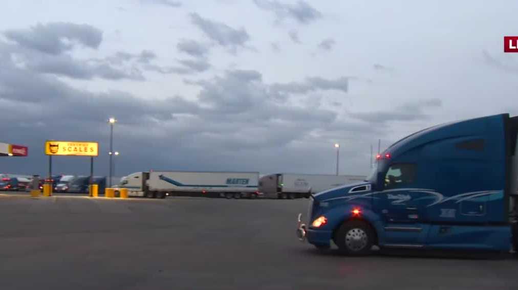 Strong winds slam Williams, Iowa