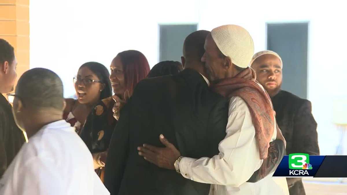 Community comes together to support Stephon Clark family at mothers’ brunch