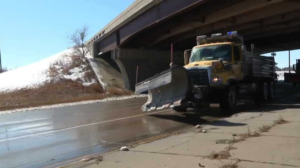 Snow storm is over, city and state crews work to keep roads safe