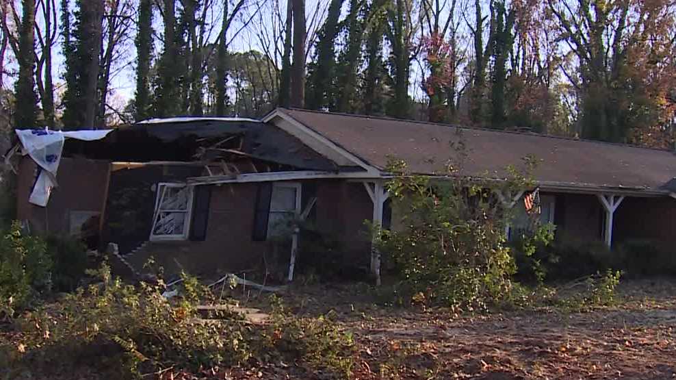 Family robbed after home destroyed during Hurricane Helene