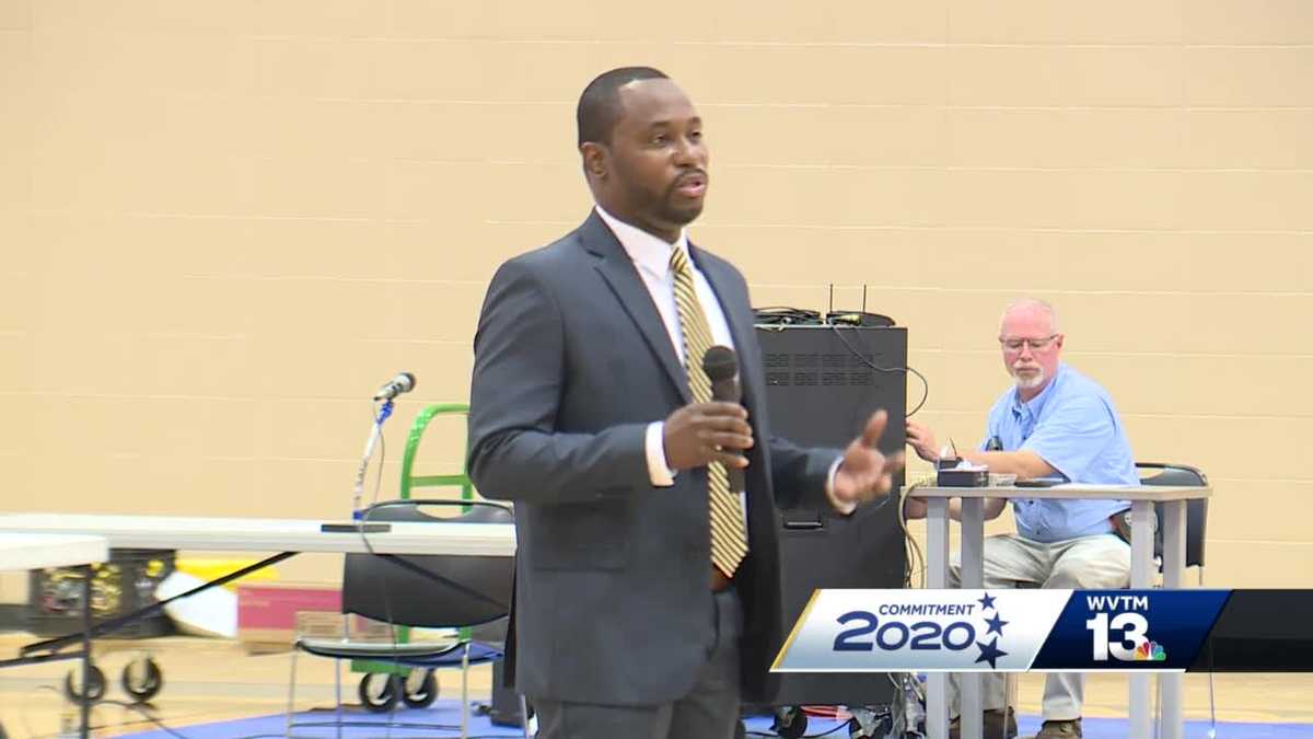 Tarrant's first black mayor sworn into office
