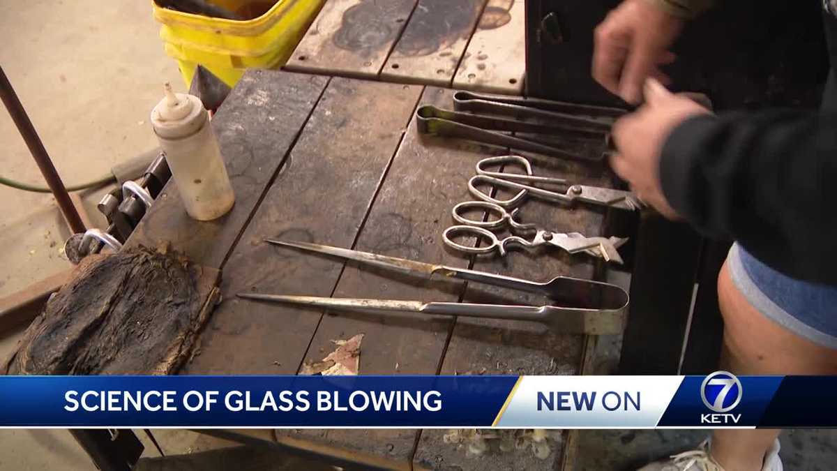 Glassmaker shows the science behind glassmaking
