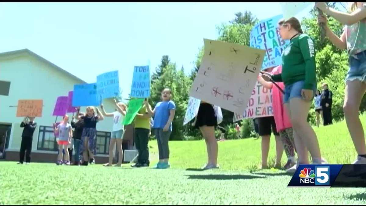 Fourth grade students protest against child labor