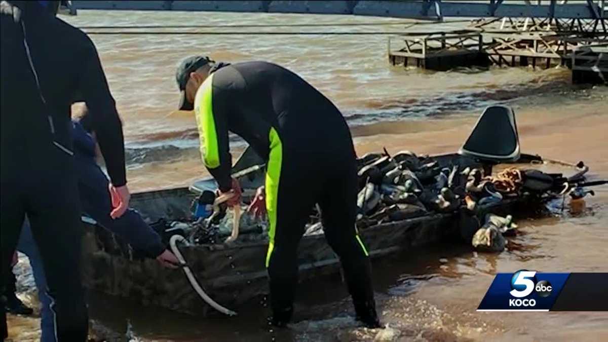 3 duck hunters rescued after boat capsizes at Lake Thunderbird