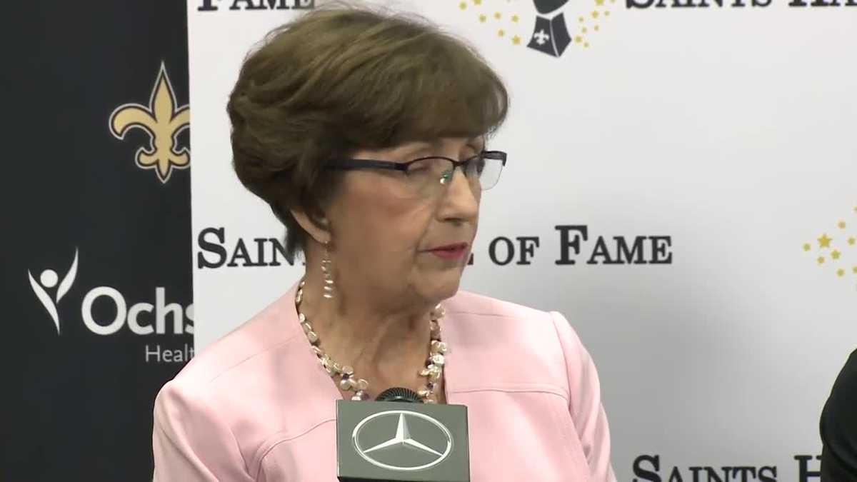 Former Louisiana Gov. Kathleen Blanco accepts award at Saints Hall of Fame