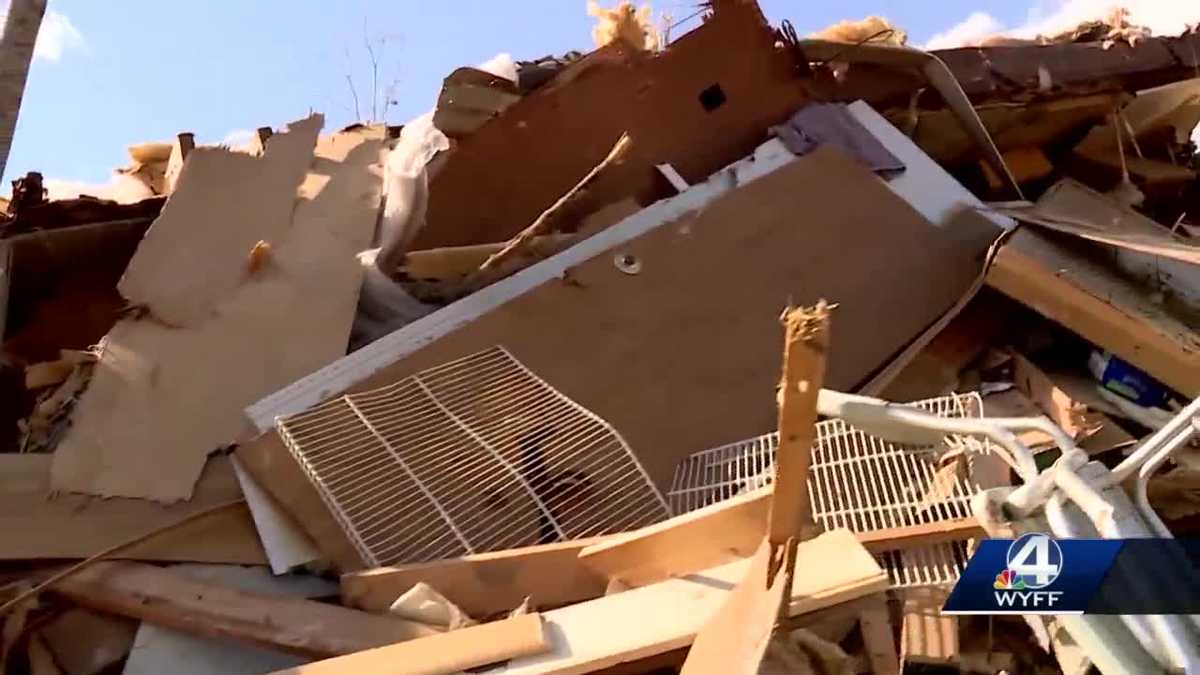 Neighbor hailed as hero for clearing path for first responders to ...