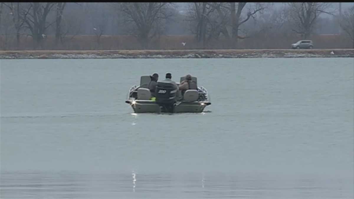 1 missing after canoe capsizes Sunday at Lake Manawa State Park - KETV