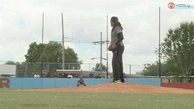 Former LSU star Chad Jones pitched for scouts Tuesday