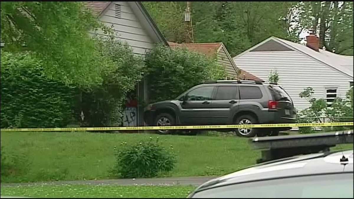 Man found dead in backyard pool at south KC home