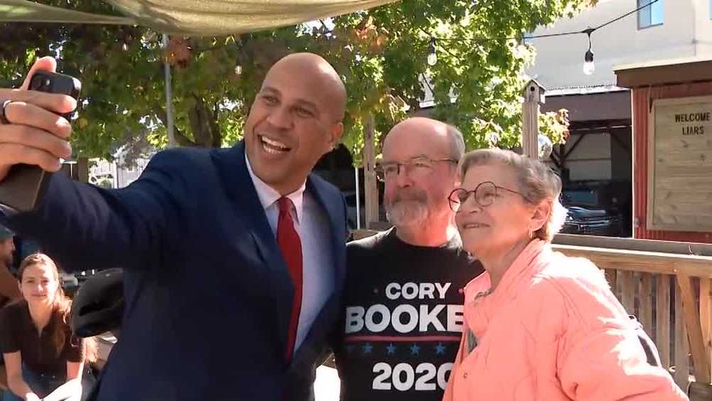 Booker campaigns for Harris in NH