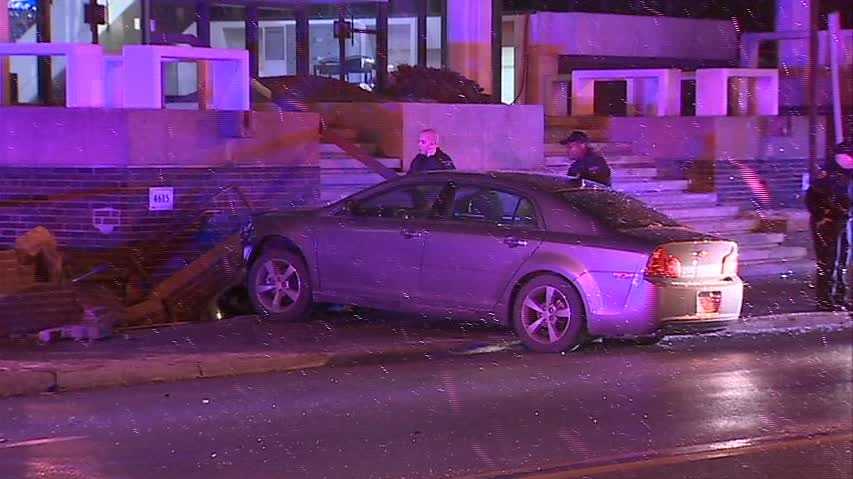 Car hits building on Forbes Avenue