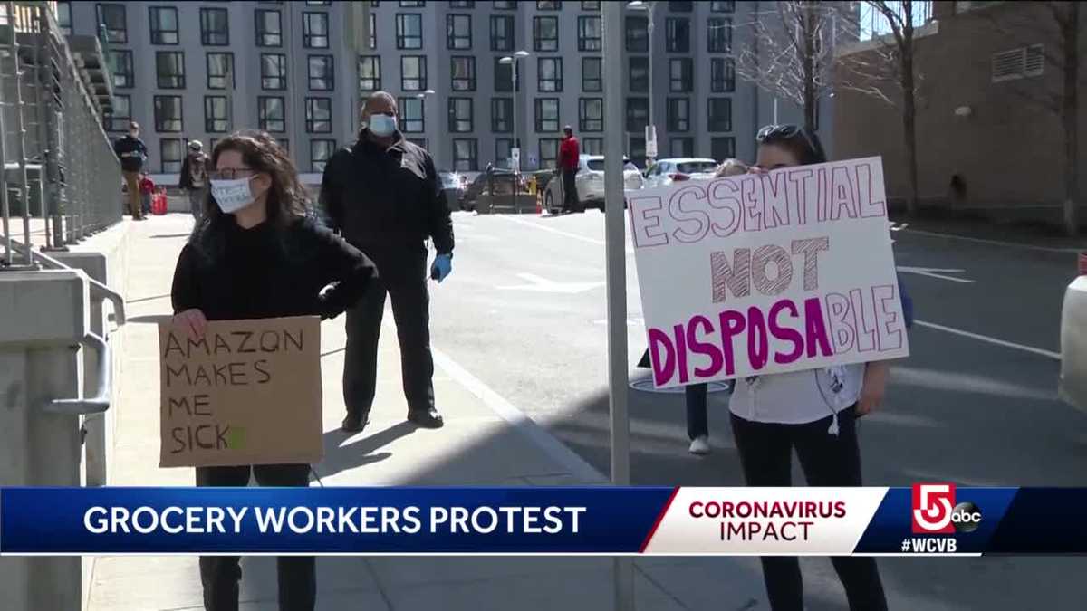 Grocery workers protest, call for hazard pay