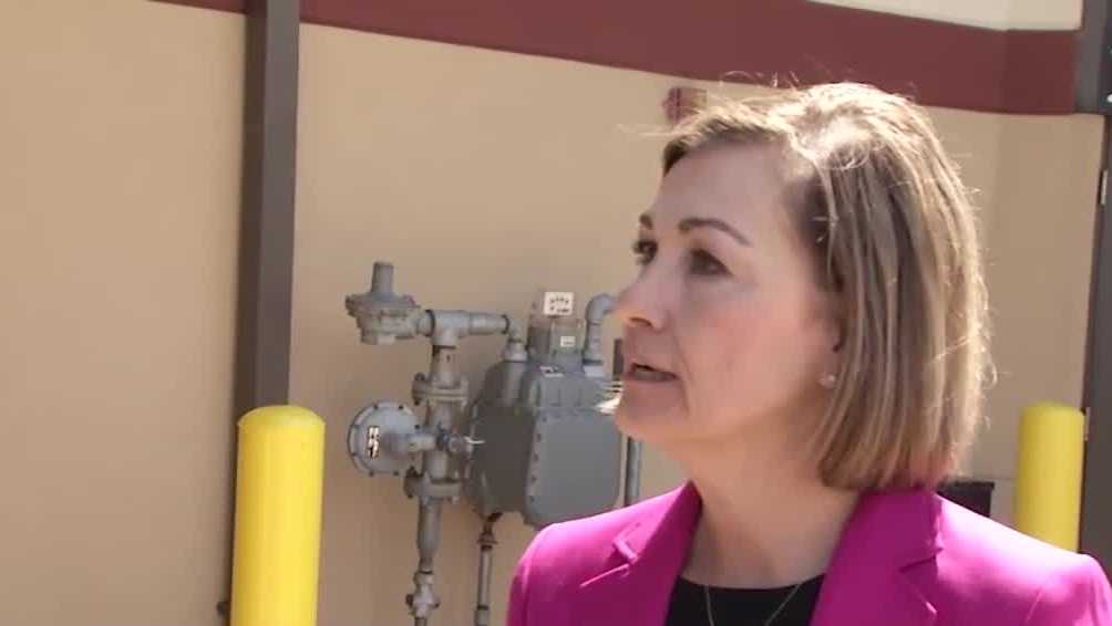 Governor Reynolds meets with Marion parents after school board passes ...