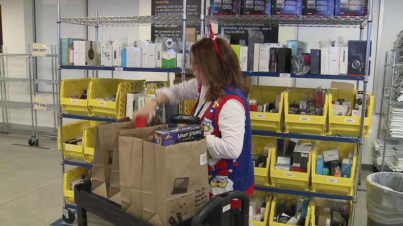 Amazon Prime Now hub in Milwaukee opens doors for public to see