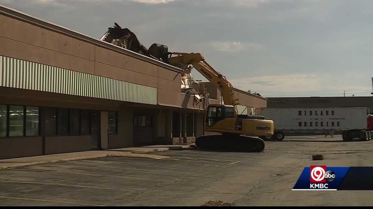 Demolition underway of strip mall that once housed Coach's Bar & Grill