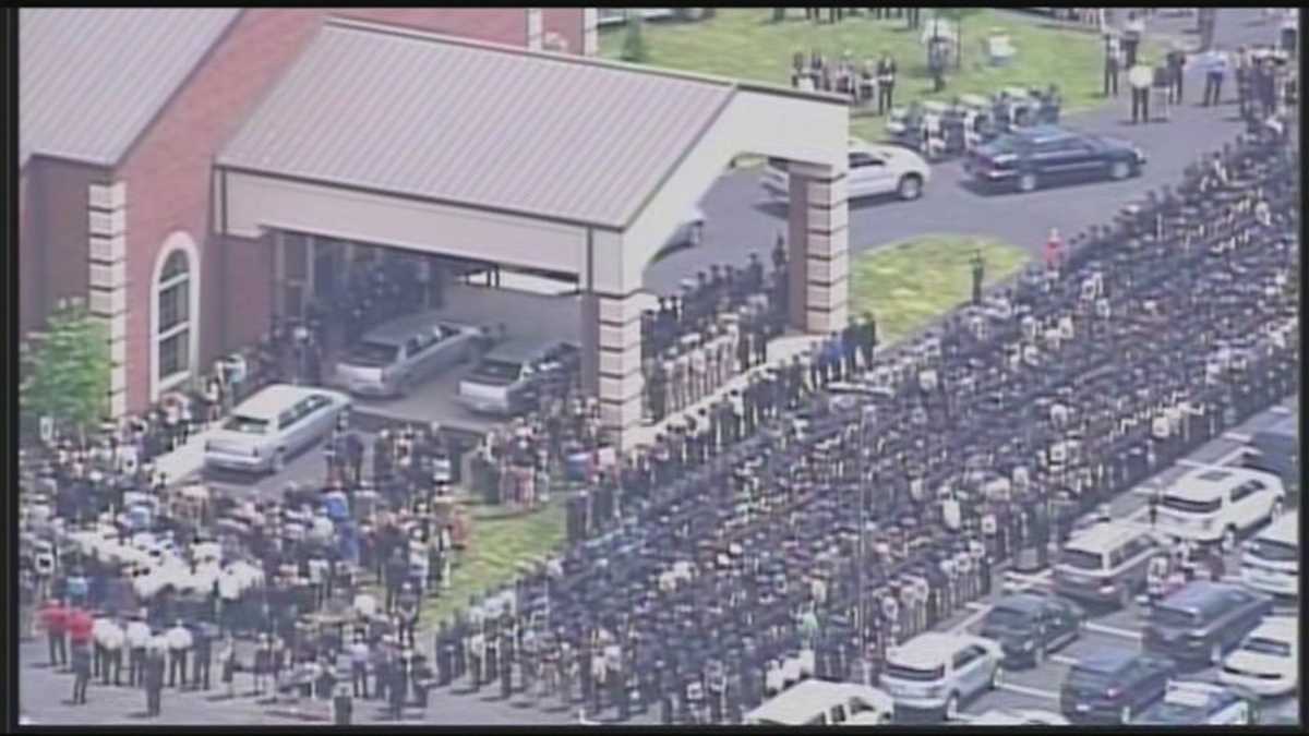 Hundreds turn out for Jason Ellis funeral