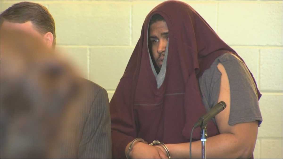 Man attacks mall employee with box cutter