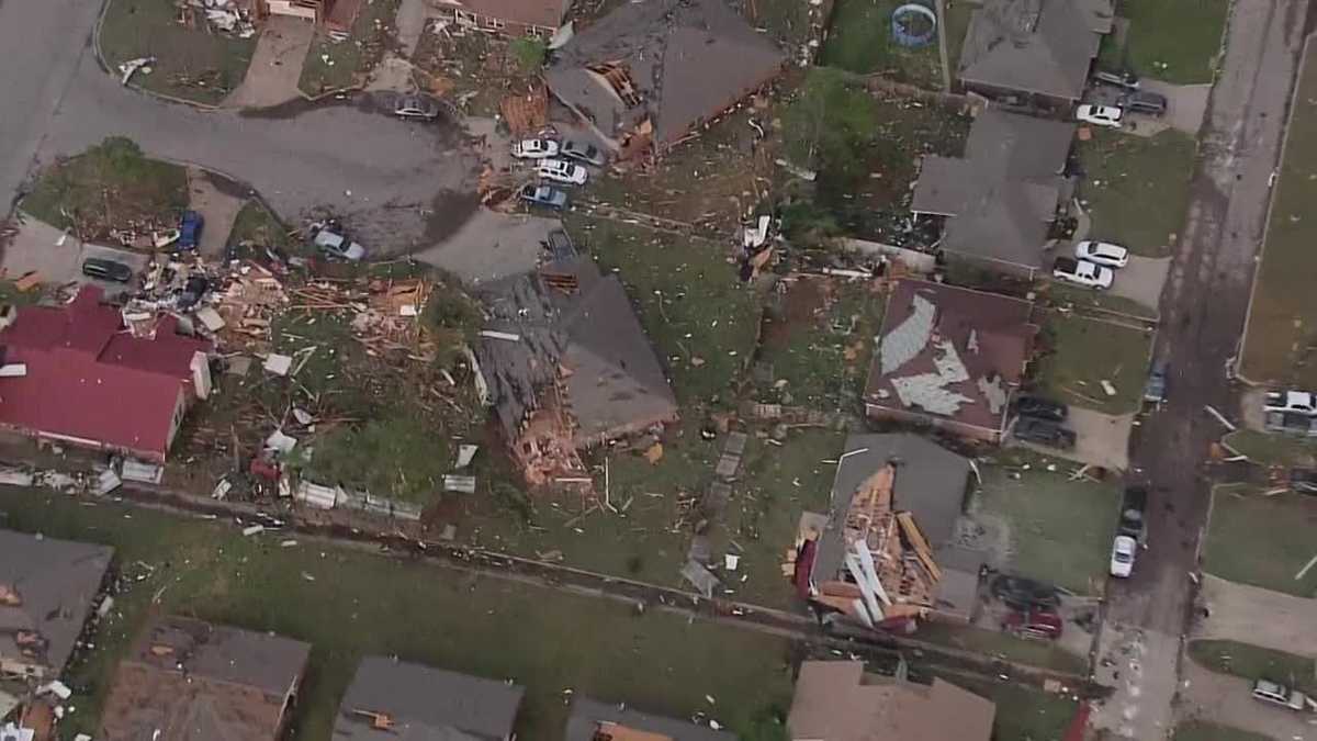 Severe storms, tornadoes move through central US, cause deaths Severe storms, tornadoes move through central US, cause deaths