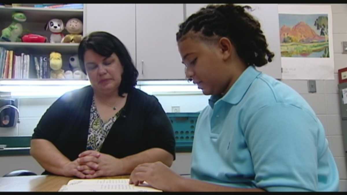 Heritage Elementary teacher wins Golden Apple award