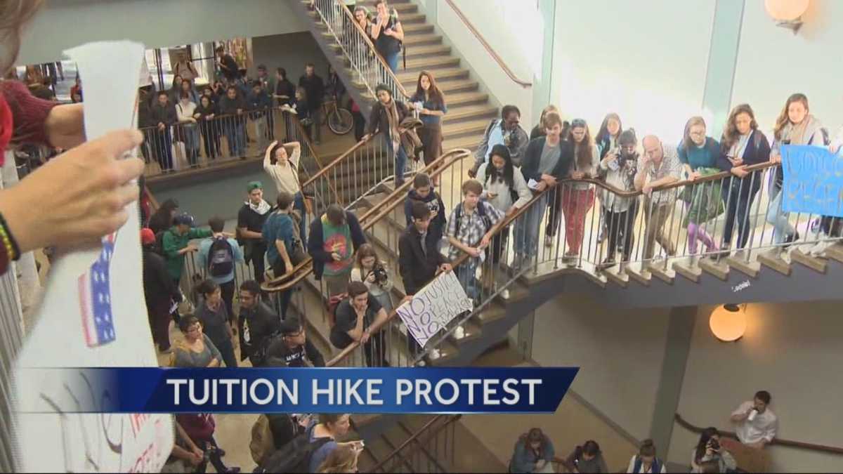 Tuition hike protesters occupy UC Davis building