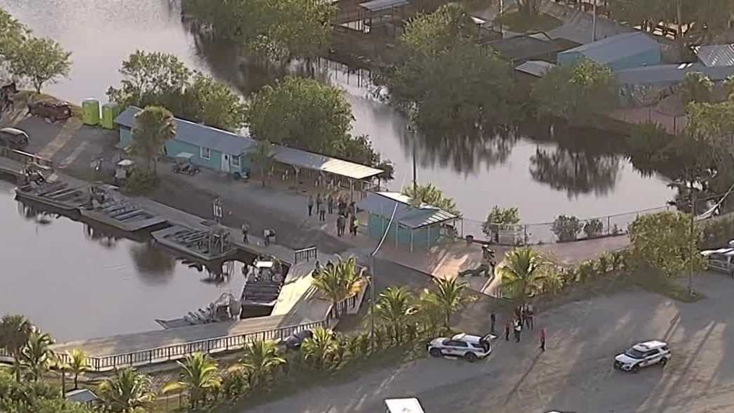16 people transported to hospitals after 2 airboats crash in Collier ...