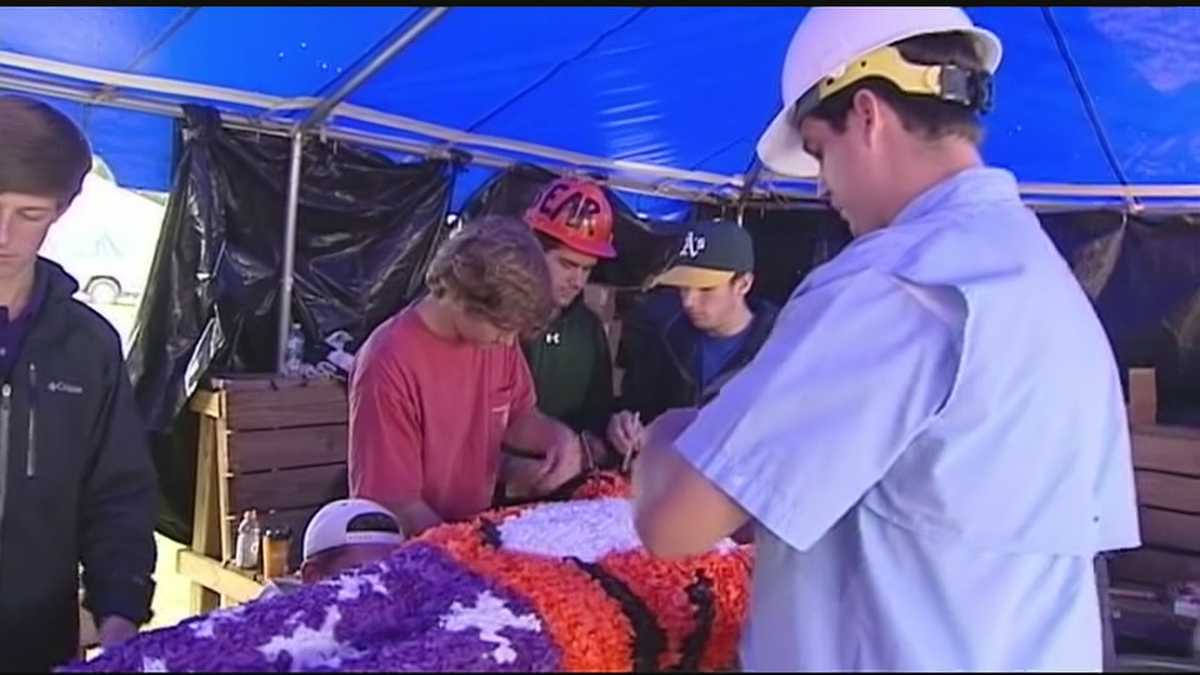 Wet weather not stopping Clemson University's float building