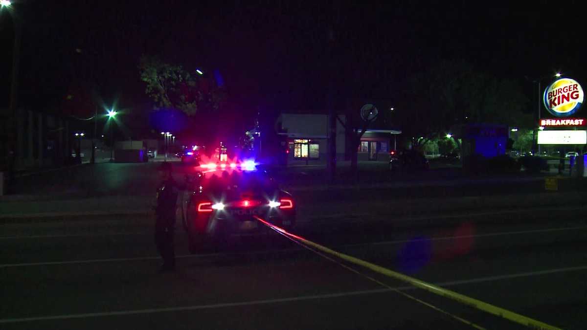 2 killed after driver runs red light Sunday night crash