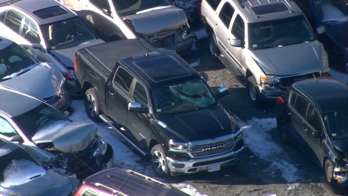 Uncut: Pickup truck hit by flying ice on highway