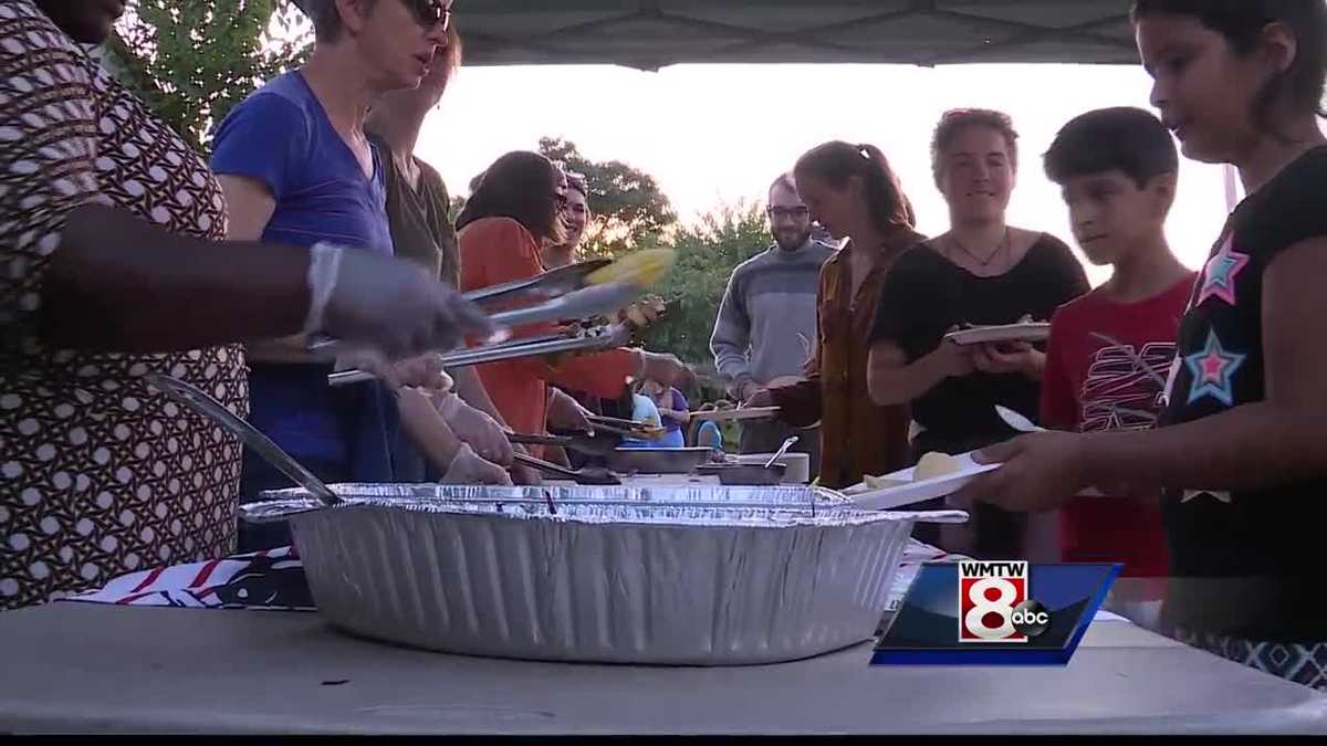 Pop-up picnic brings community together in Portland
