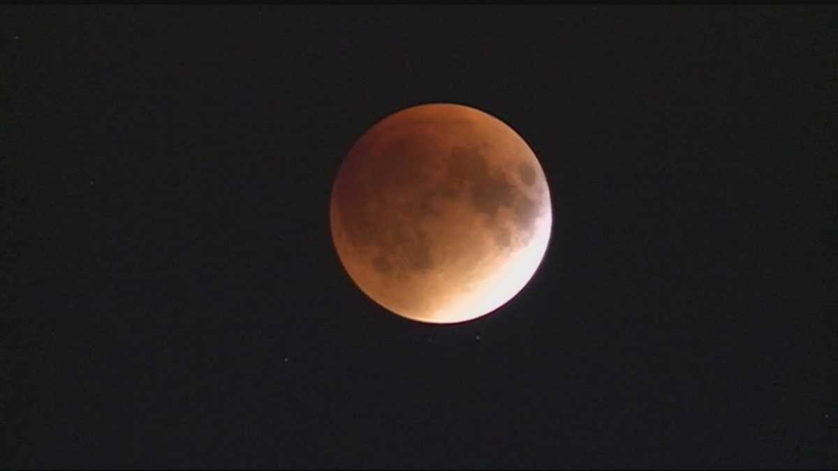 People watch supermoon lunar eclipse at outdoor viewing party in Concord