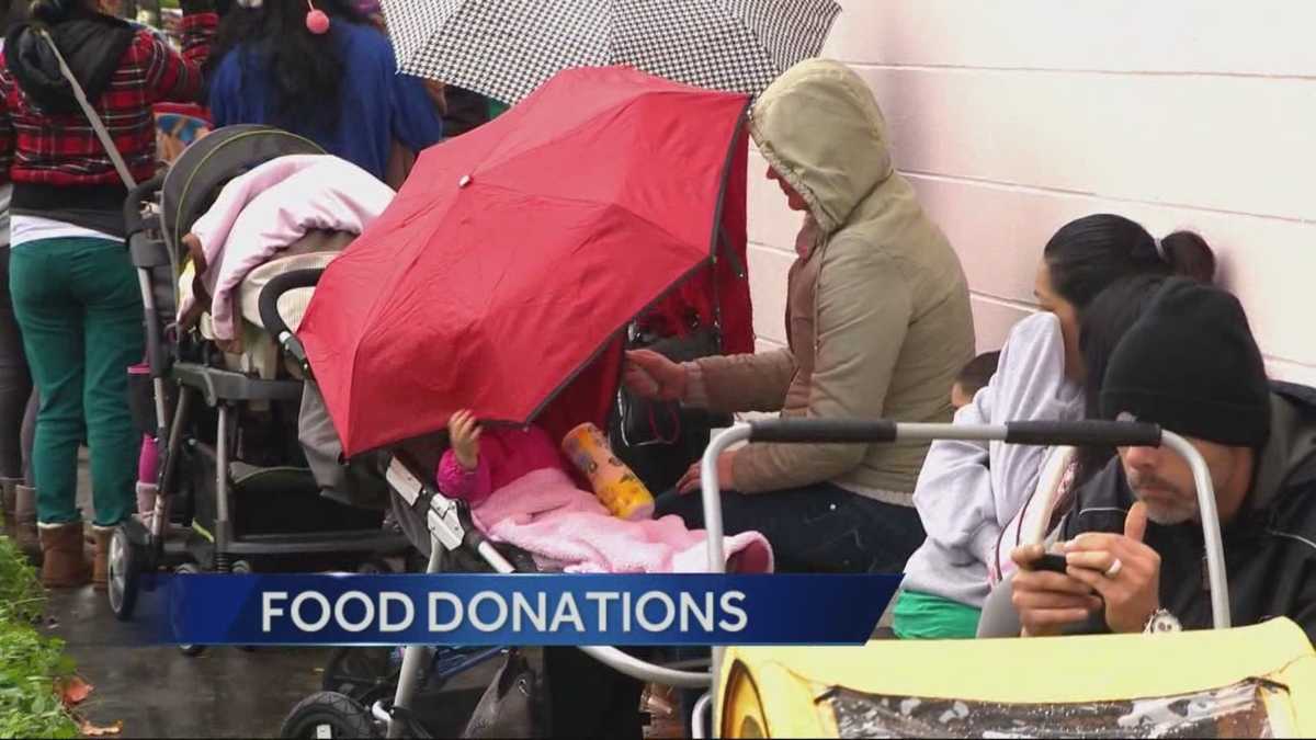 Hundreds line up to receive free meal holiday meal